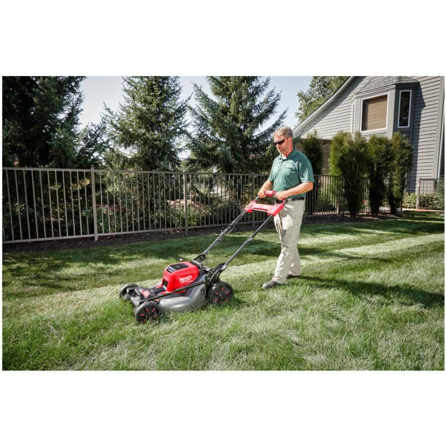 MILWAUKEE 21" M18 Fuel Cordless Lawn Mower Kit | Home Hardware