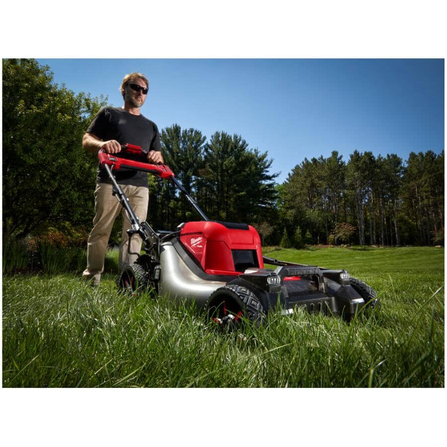 MILWAUKEE 21" M18 Fuel Cordless Lawn Mower Kit | Home Hardware