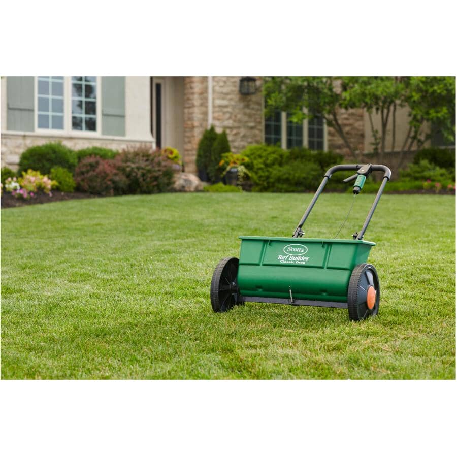 SCOTTS 22" Turf Builder Drop Spreader | Home Hardware