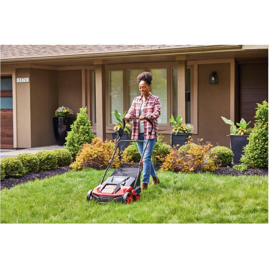 BENCHMARK Electric Lawn Push Dethatcher & Scarifier | Home Hardware