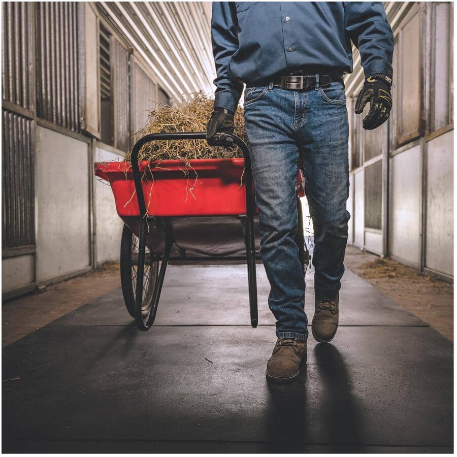 RED BARN Classic Flat Rubber Stall Mat | Home Hardware