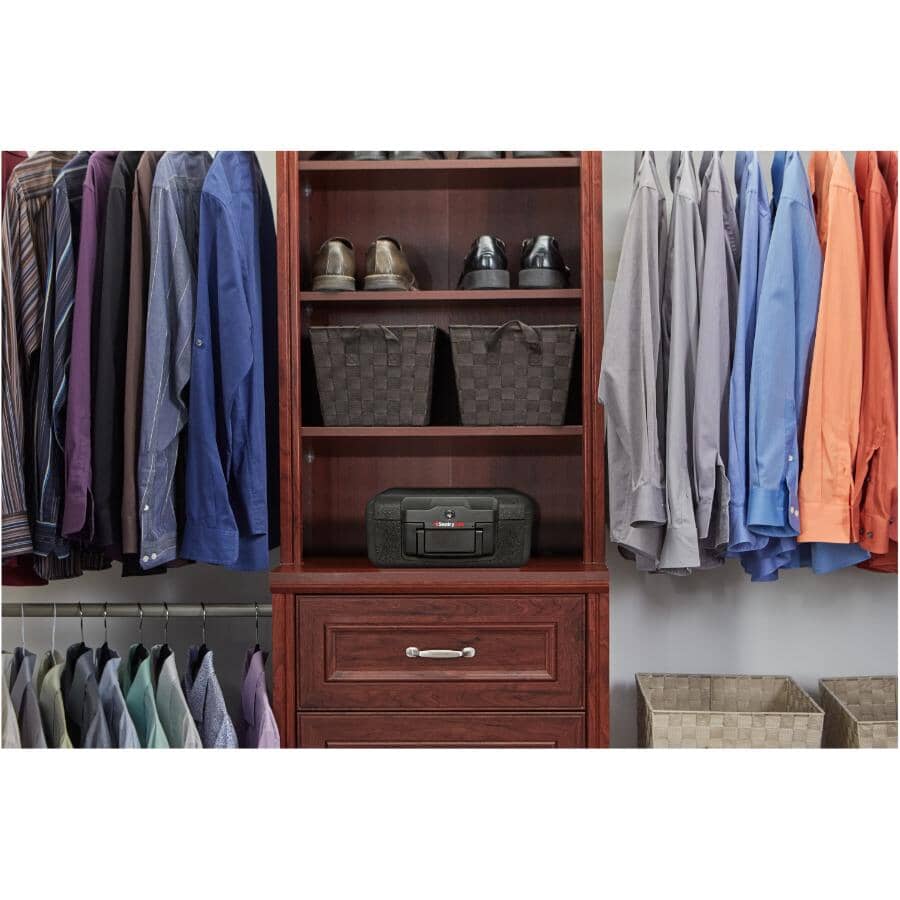 SENTRYSAFE Small Fire & Security Chest with Key | Home Hardware