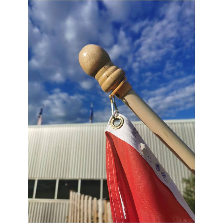 TRUE NORTH 5' Wood Spinning Flagpole, with Hardware | Home Hardware