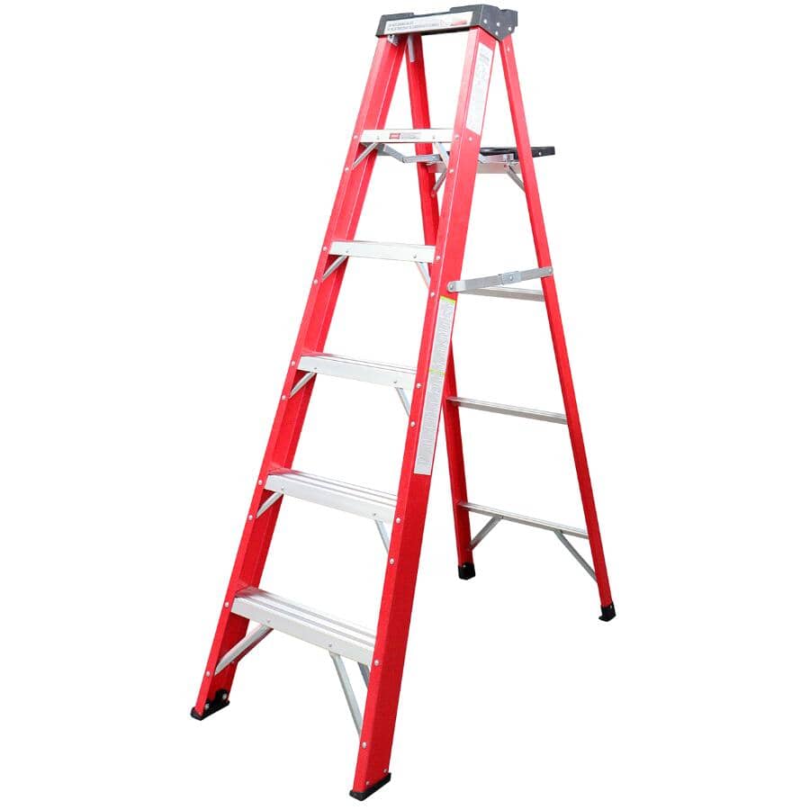 BENCHMARK 6' #1 Fibreglass Step Ladder, with Paint Tray | Home Hardware