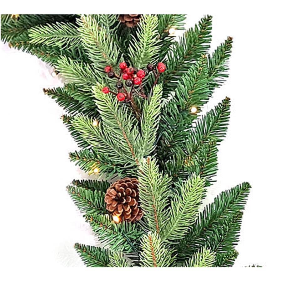 INSTYLE HOLIDAY 9' Mackenzie Pine Garland | Home Hardware