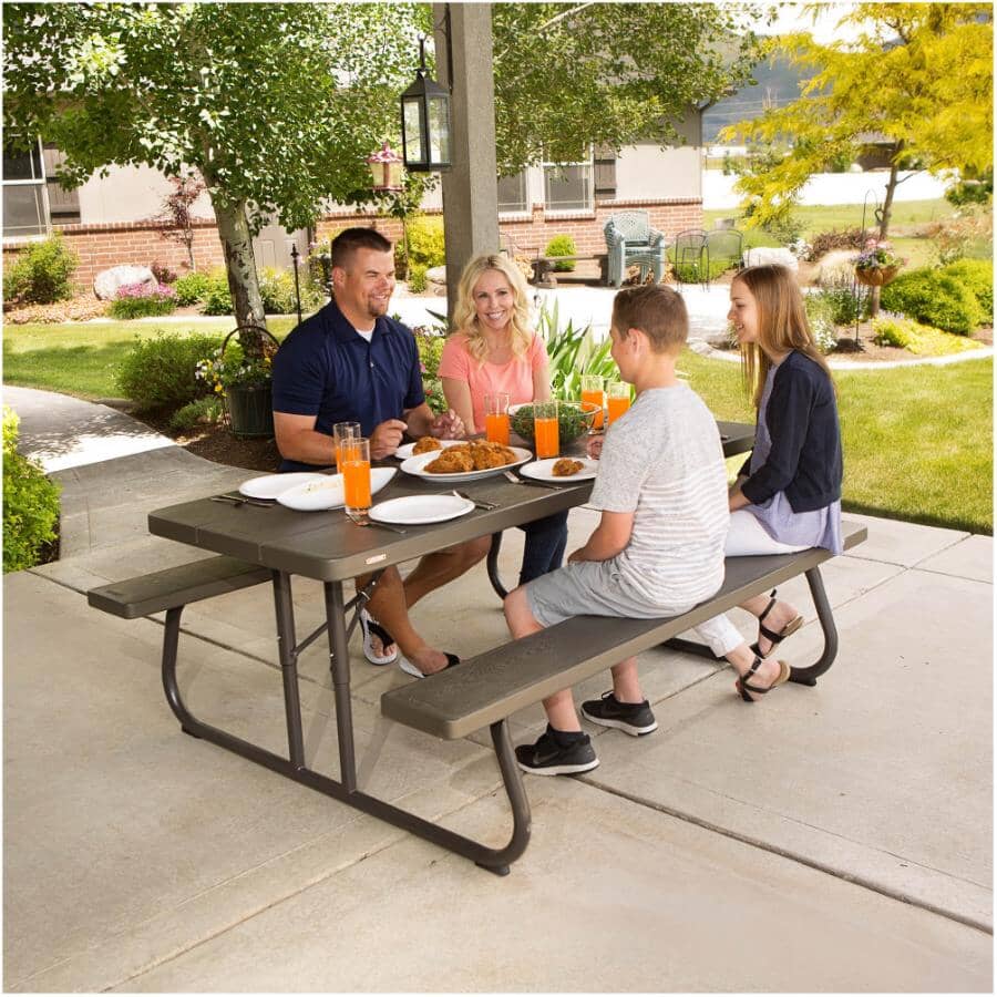 LIFETIME 6' Woodgrain Folding Picnic Table | Home Hardware