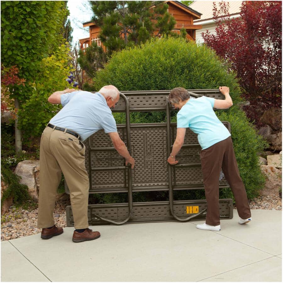 LIFETIME 6' Woodgrain Folding Picnic Table | Home Hardware