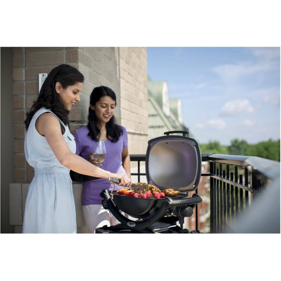WEBER Q1400 Series 189 sq. in. 1560Watt Table Top Electric Barbecue ...