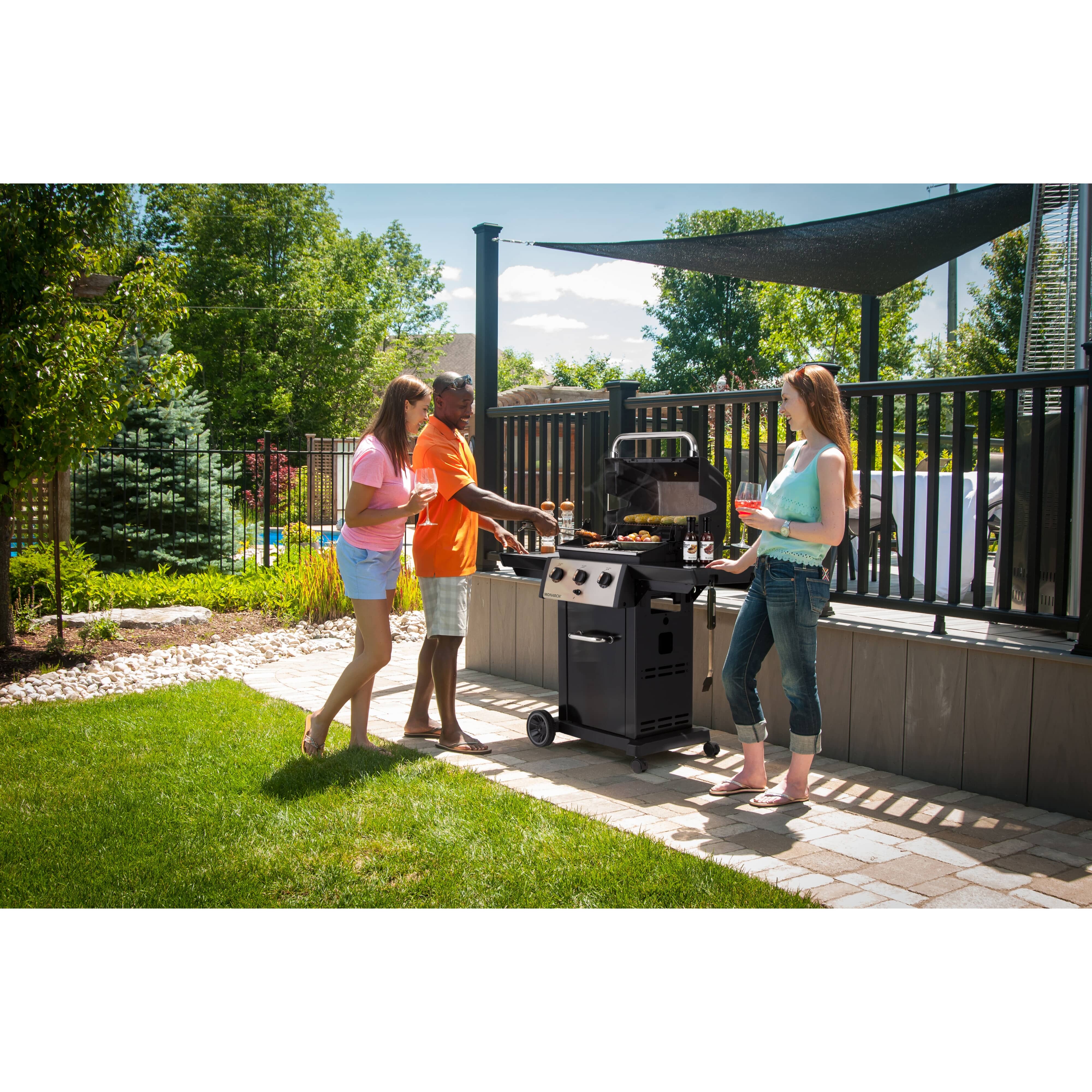 BROIL KING Monarch 320 Propane BBQ | Home Hardware