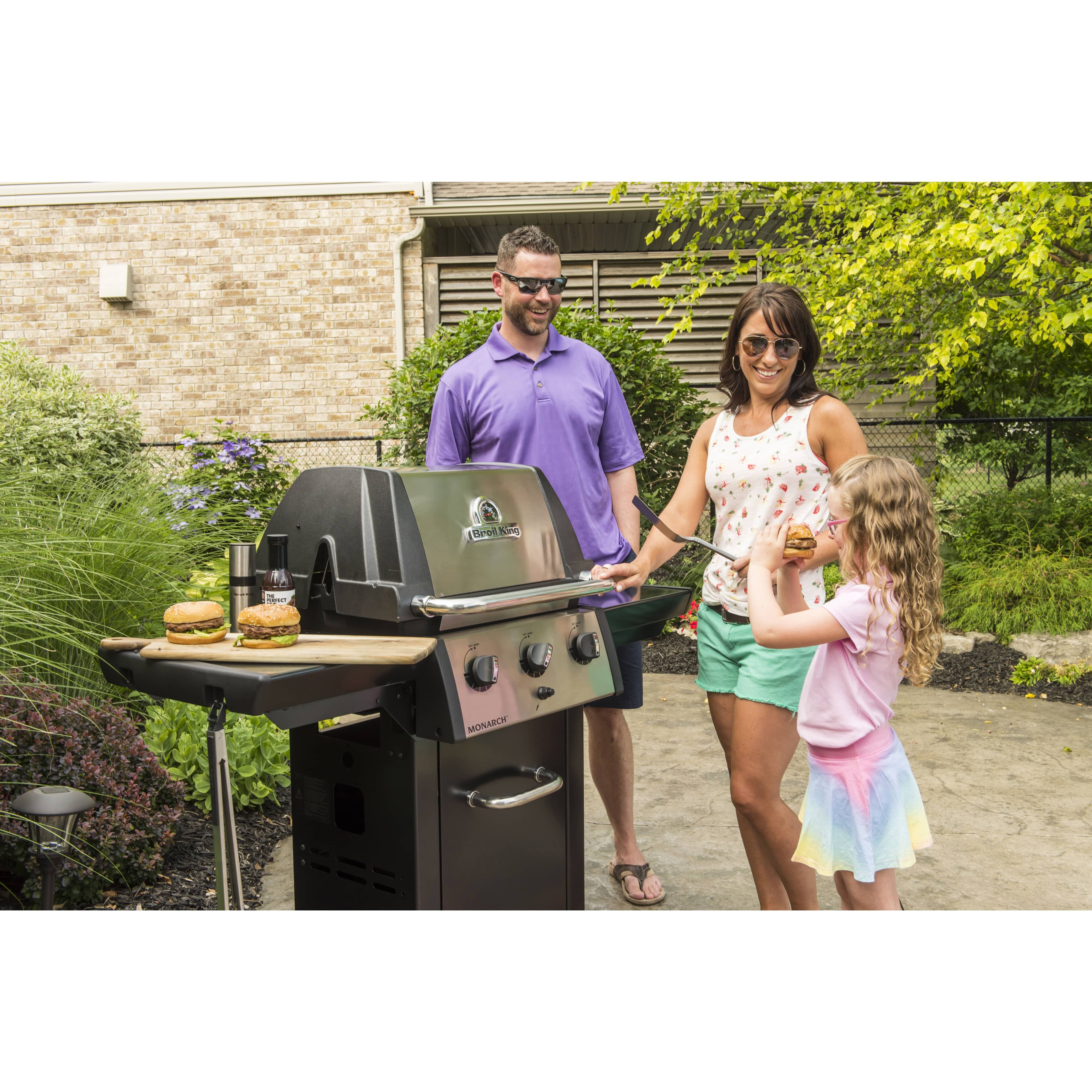 BROIL KING Monarch 320 Propane BBQ | Home Hardware