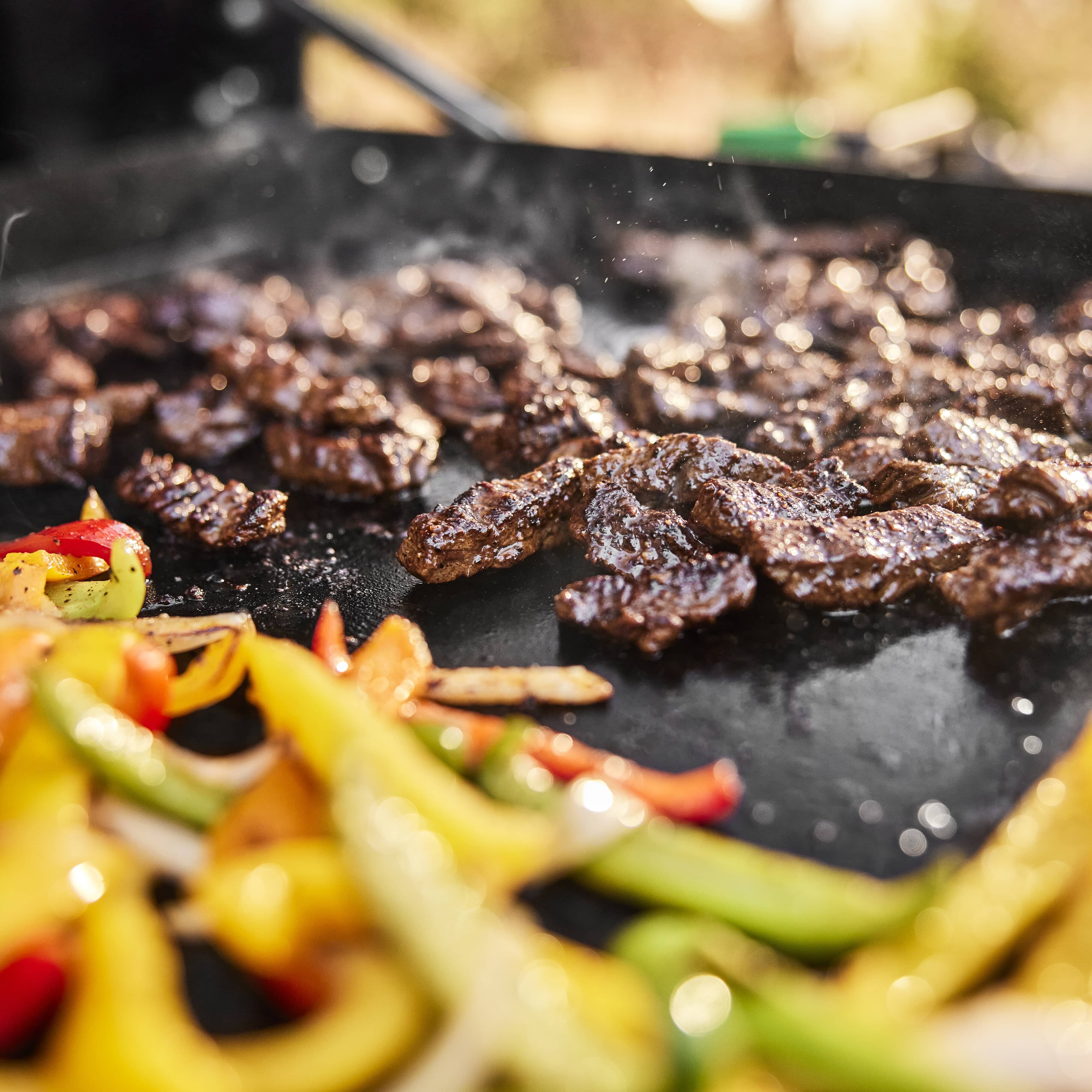 WEBER 36" Propane Griddle With Lid, 4 Burners | Home Hardware