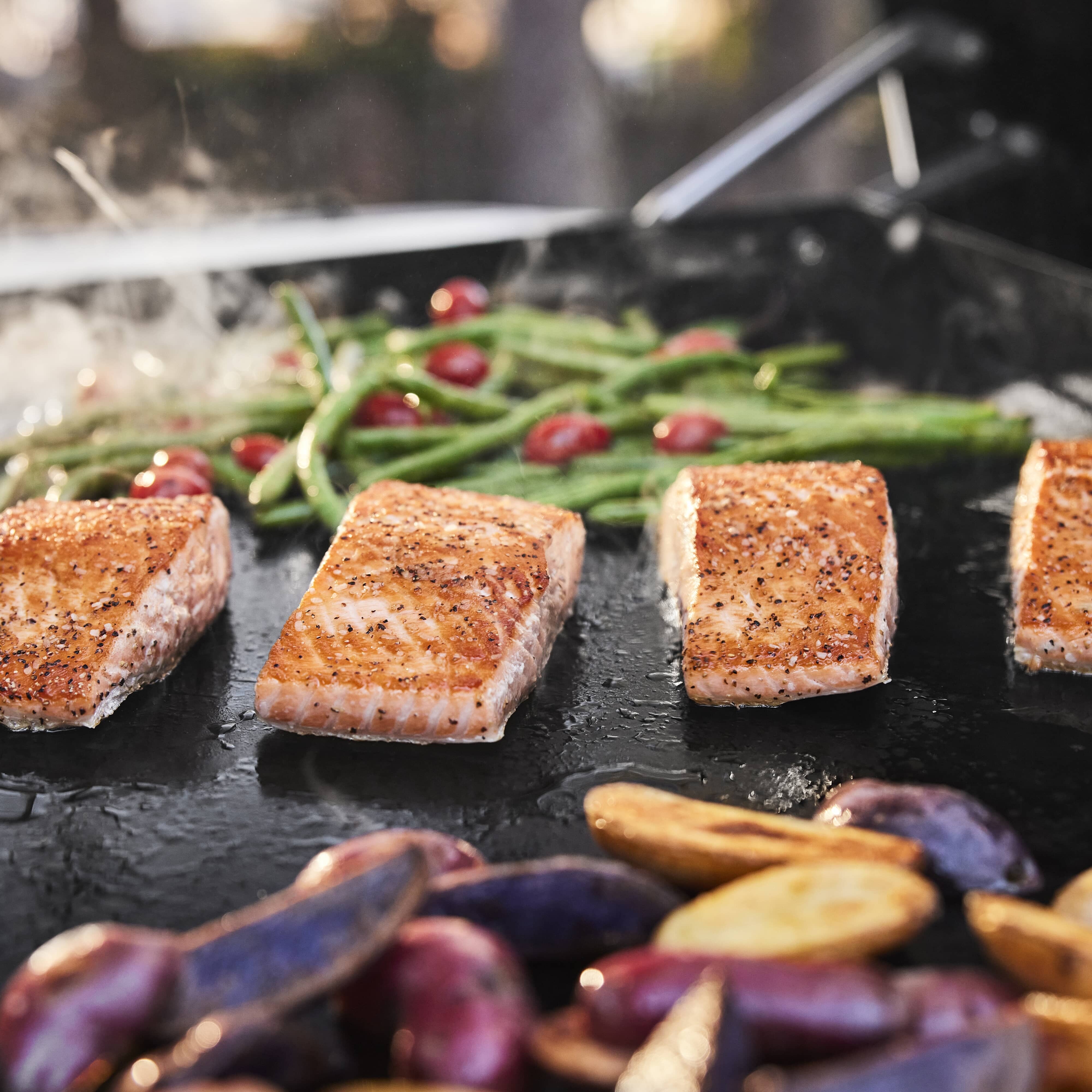 WEBER Propane Griddle with Lid, 3 Burners | Home Hardware