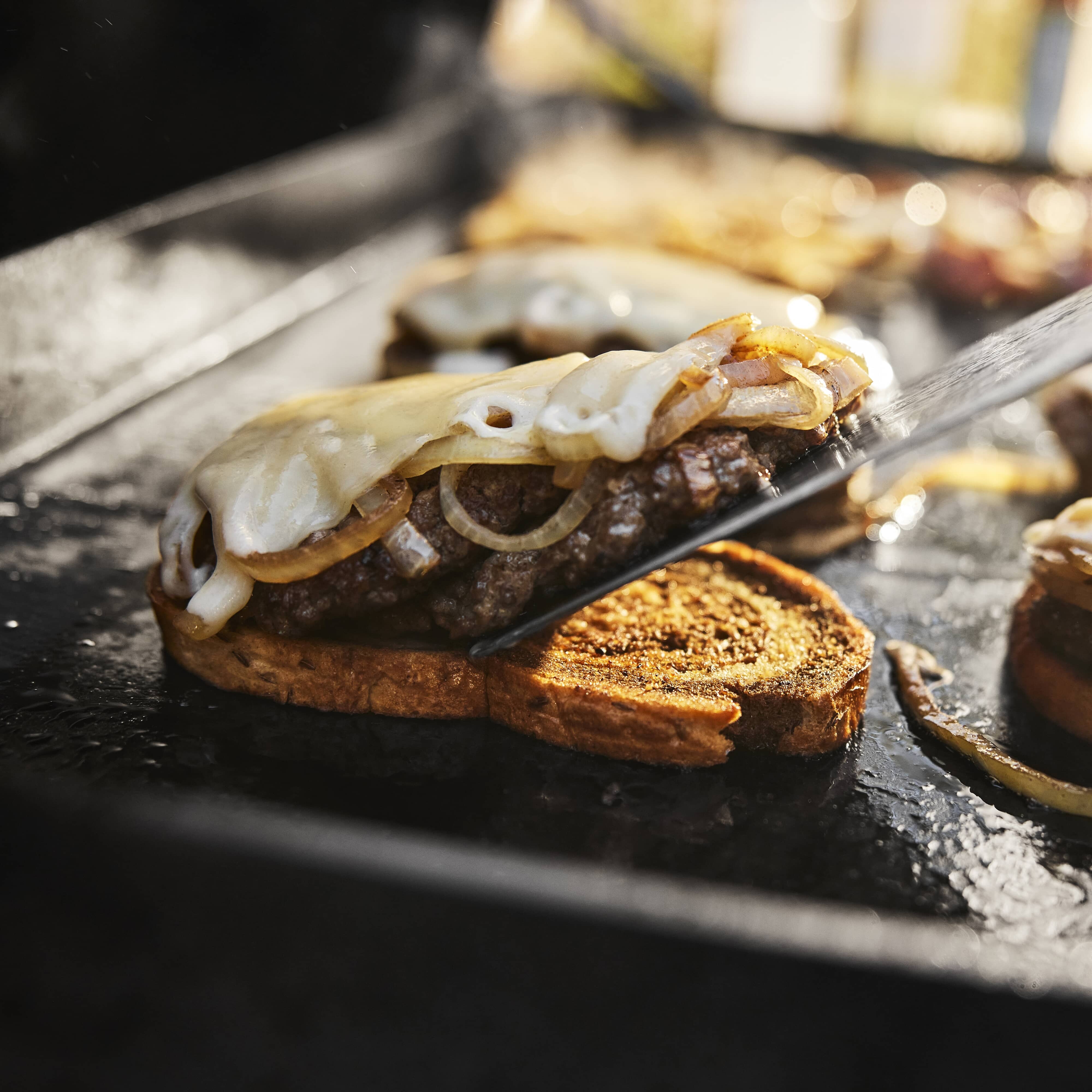 WEBER Open Cart Style Propane Griddle with Lid, 3 Burners | Home Hardware