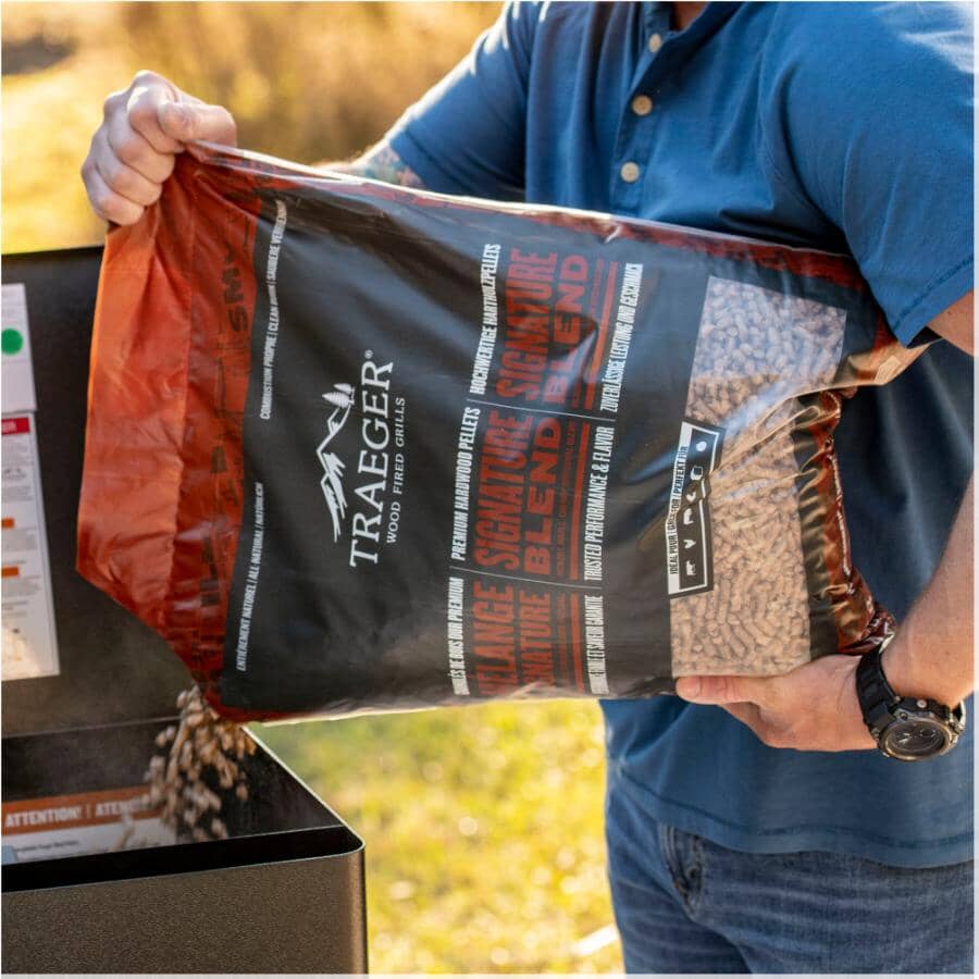 TRAEGER Signature Blend Wood Pellets | Home Hardware
