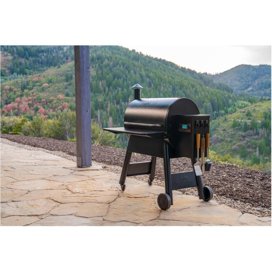 TRAEGER Pro780 Pellet BBQ - 780 sq. in. | Home Hardware