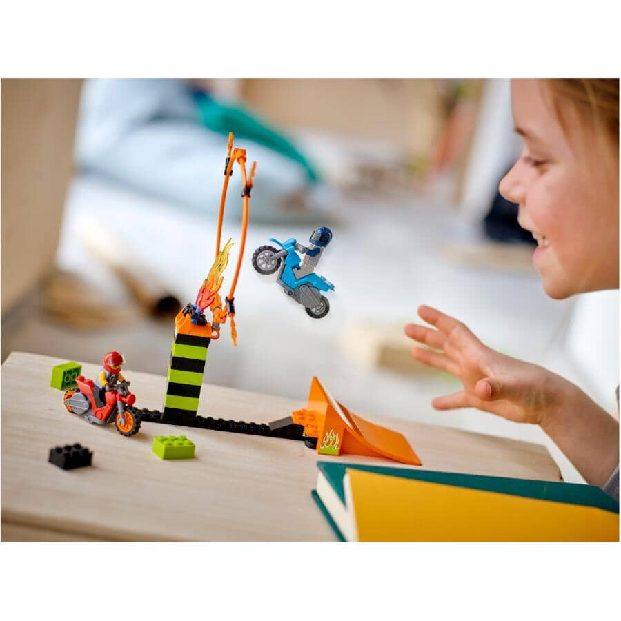 LEGO Stunt Competition Build Set | Home Hardware