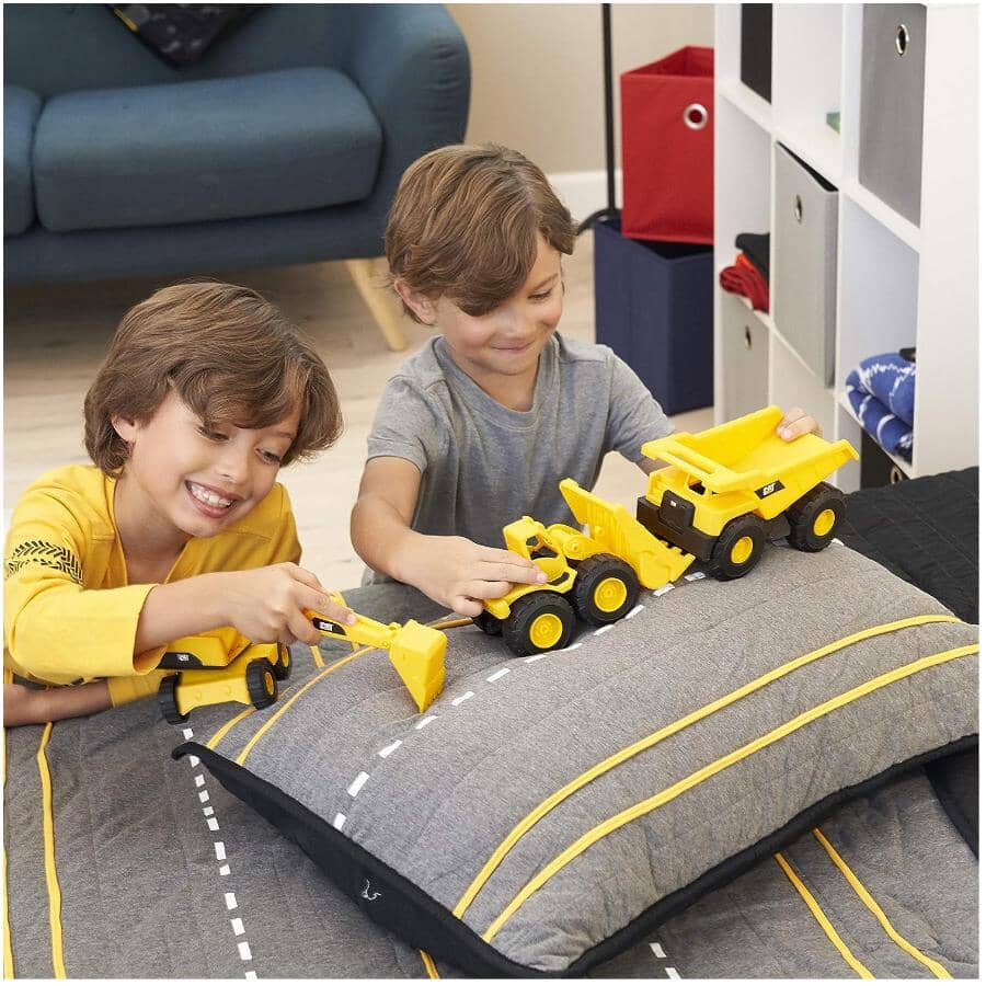 FUNRISE CAT Construction Vehicles with Mini Crew | Home Hardware