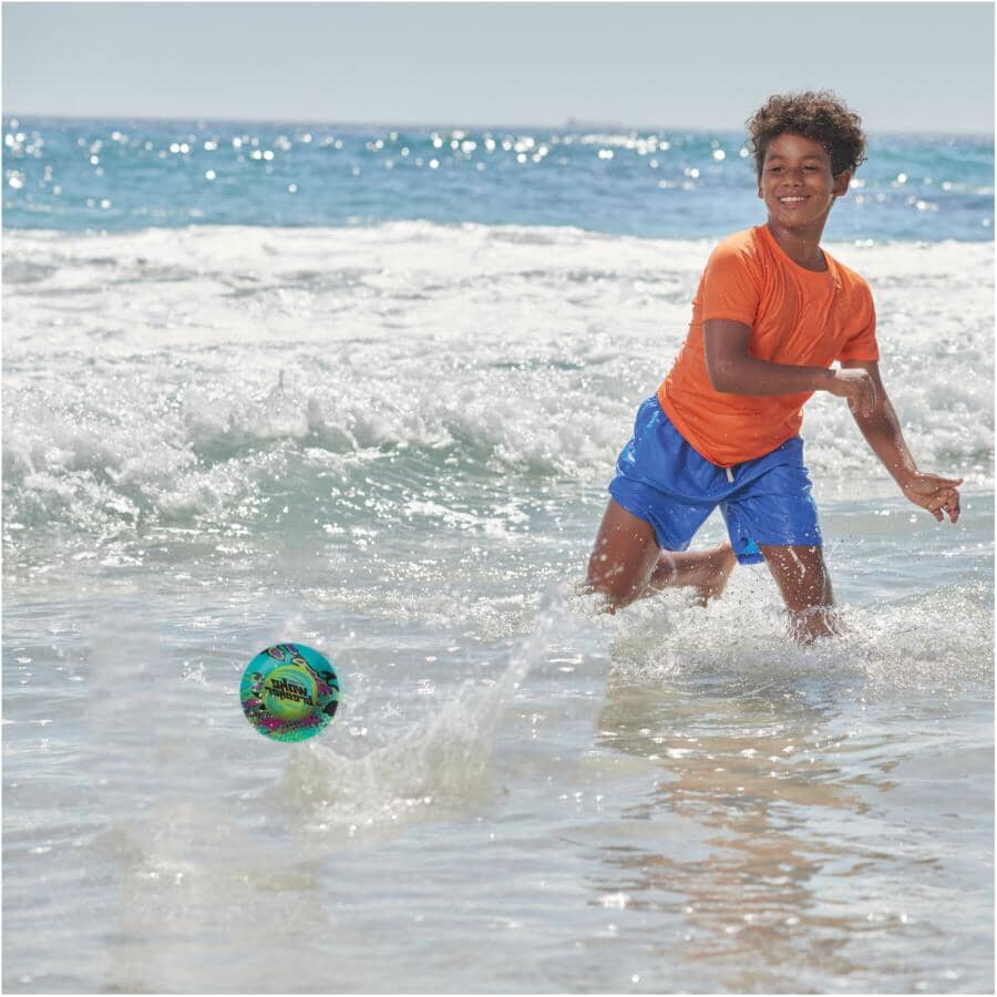 SPIN MASTER Coop Hydro Wake Breaker Ball | Home Hardware